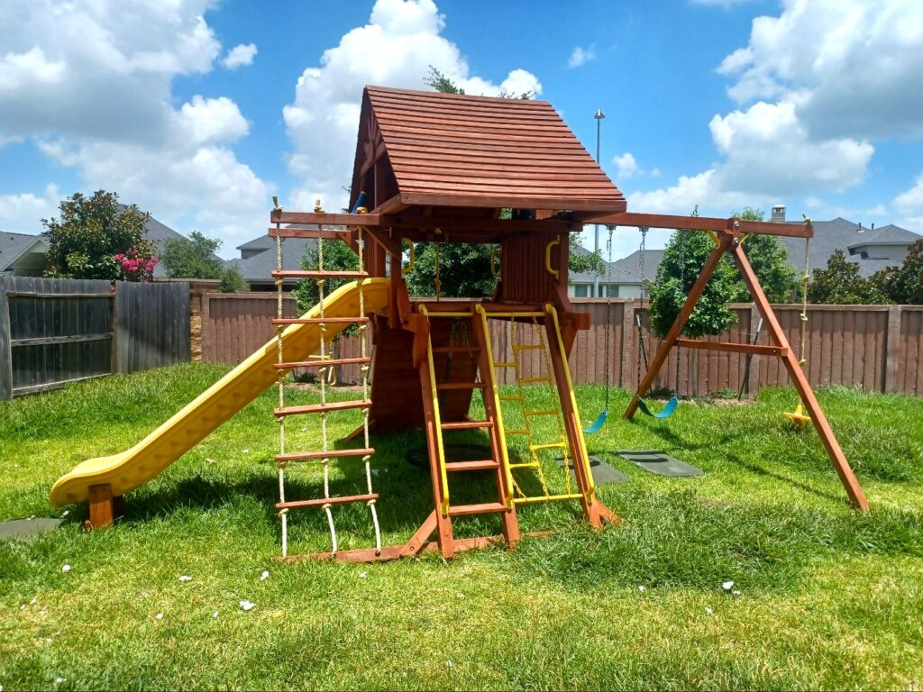 Wooden Swing Sets Professional Installation | Tree Frogs Showrooms